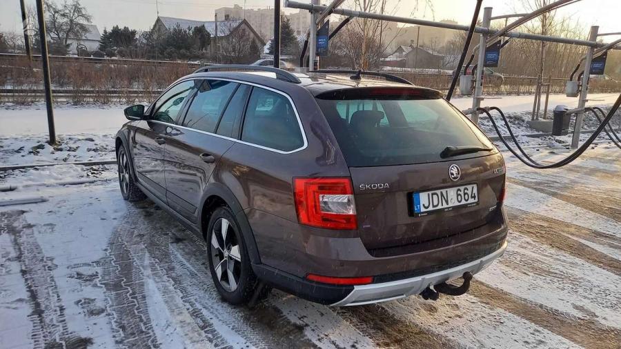 Brown Skoda Octavia Scout 2016 in Vilnius, with an engine capacity of 1.98 L and mileage of 250 thousand km for 9000 €, photo 5 on AUTOMOTO.COM.LV