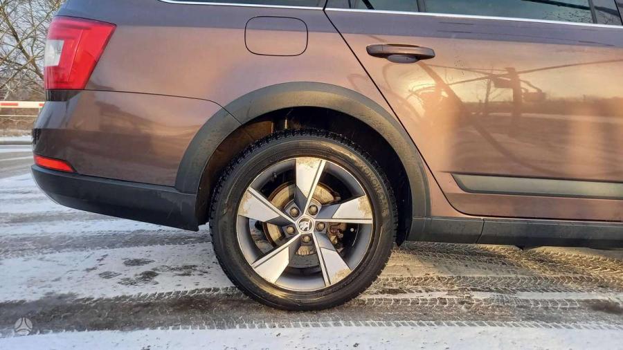 Brown Skoda Octavia Scout 2016 in Vilnius, with an engine capacity of 1.98 L and mileage of 250 thousand km for 9000 €, photo 6 on AUTOMOTO.COM.LV