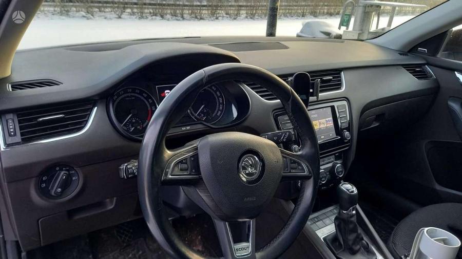 Brown Skoda Octavia Scout 2016 in Vilnius, with an engine capacity of 1.98 L and mileage of 250 thousand km for 9000 €, photo 9 on AUTOMOTO.COM.LV