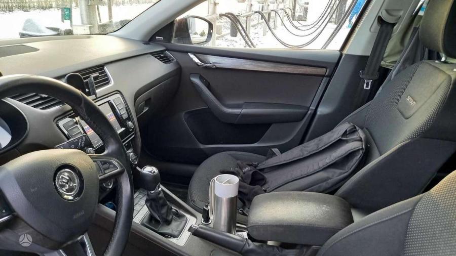 Brown Skoda Octavia Scout 2016 in Vilnius, with an engine capacity of 1.98 L and mileage of 250 thousand km for 9000 €, photo 10 on AUTOMOTO.COM.LV
