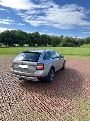 Brown Skoda Octavia Scout 2018 in Kaunas, with an engine capacity of 2.00 L and mileage of 172 thousand km for 13999 €, photo 5 on AUTOMOTO.COM.LV
