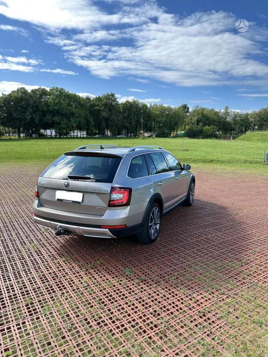 Brown Skoda Octavia Scout 2018 in Kaunas, with an engine capacity of 2.00 L and mileage of 172 thousand km for 13999 €, photo 5 on AUTOMOTO.COM.LV