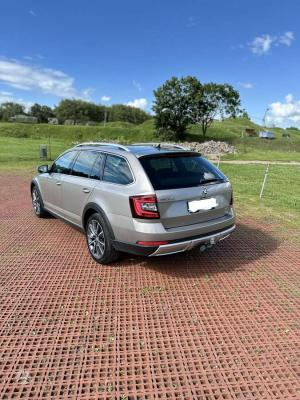 Brown Skoda Octavia Scout 2018 in Kaunas, with an engine capacity of 2.00 L and mileage of 172 thousand km for 13999 €, photo 6 on AUTOMOTO.COM.LV