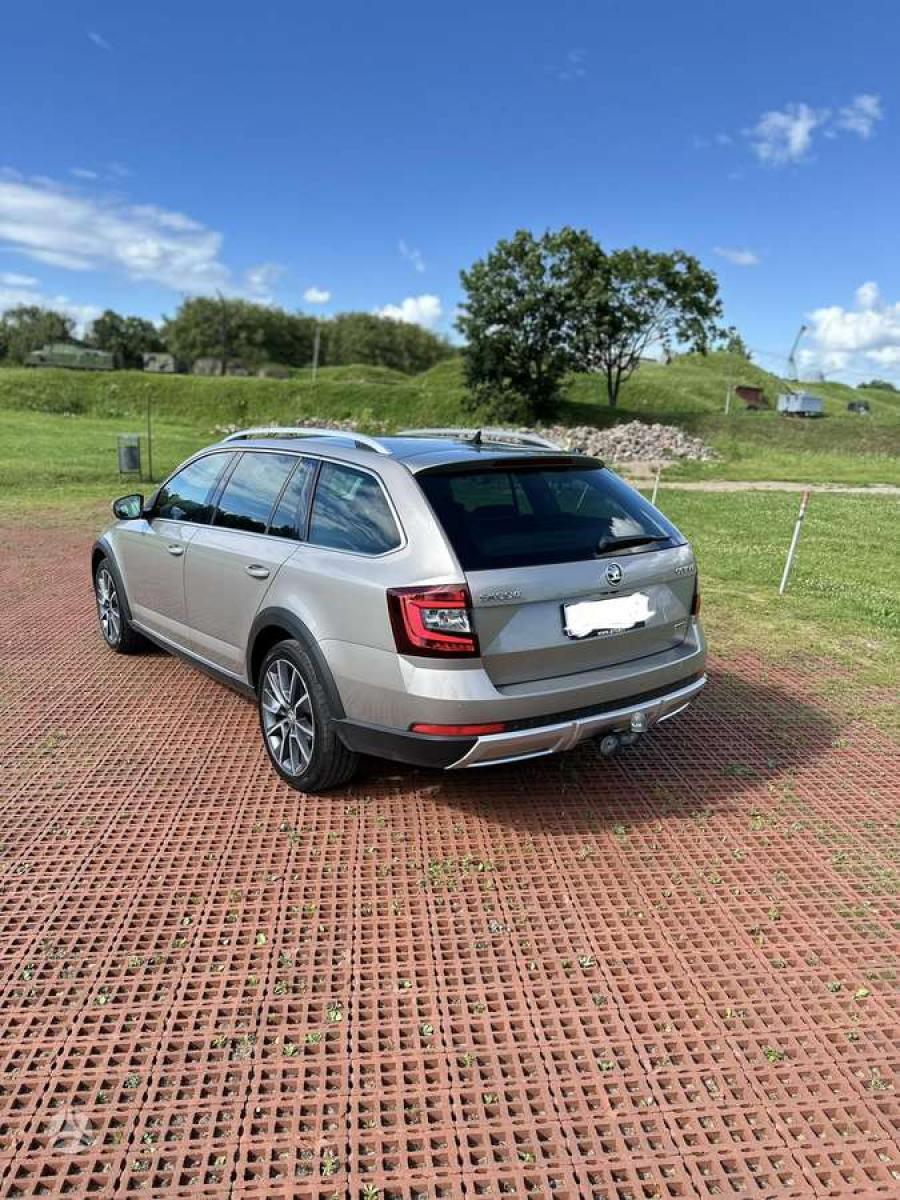 Brown Skoda Octavia Scout 2018 in Kaunas, with an engine capacity of 2.00 L and mileage of 172 thousand km for 13999 €, photo 6 on AUTOMOTO.COM.LV