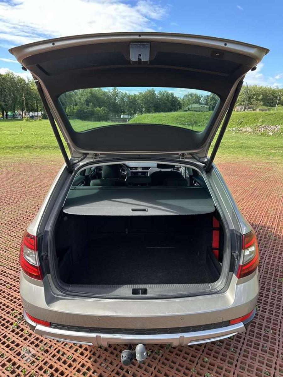 Brown Skoda Octavia Scout 2018 in Kaunas, with an engine capacity of 2.00 L and mileage of 172 thousand km for 13999 €, photo 7 on AUTOMOTO.COM.LV