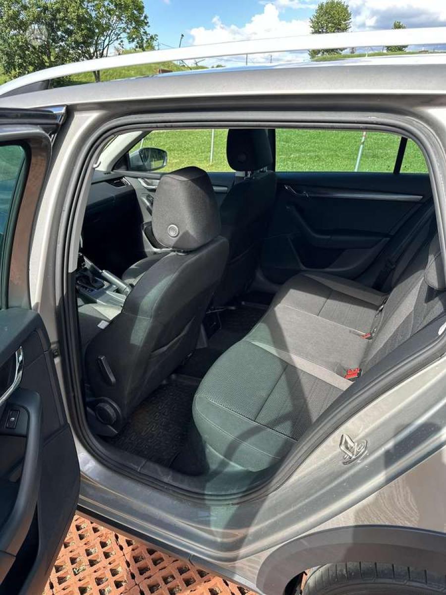 Brown Skoda Octavia Scout 2018 in Kaunas, with an engine capacity of 2.00 L and mileage of 172 thousand km for 13999 €, photo 8 on AUTOMOTO.COM.LV