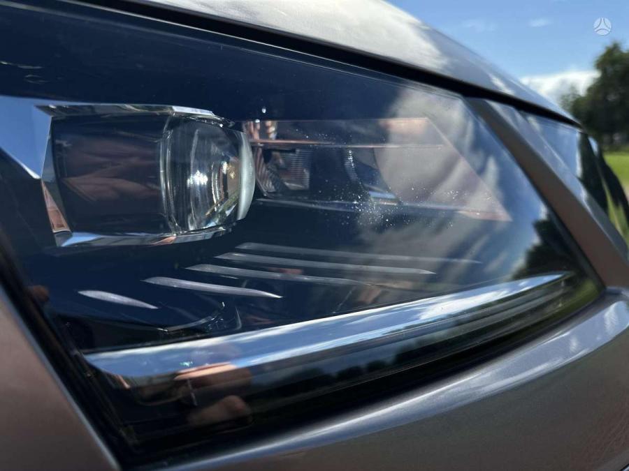 Brown Skoda Octavia Scout 2018 in Kaunas, with an engine capacity of 2.00 L and mileage of 172 thousand km for 13999 €, photo 11 on AUTOMOTO.COM.LV
