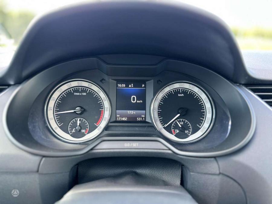 Brown Skoda Octavia Scout 2018 in Kaunas, with an engine capacity of 2.00 L and mileage of 172 thousand km for 13999 €, photo 12 on AUTOMOTO.COM.LV