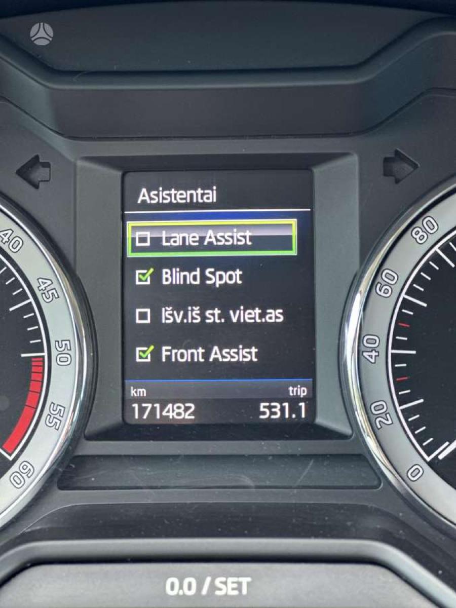Brown Skoda Octavia Scout 2018 in Kaunas, with an engine capacity of 2.00 L and mileage of 172 thousand km for 13999 €, photo 13 on AUTOMOTO.COM.LV
