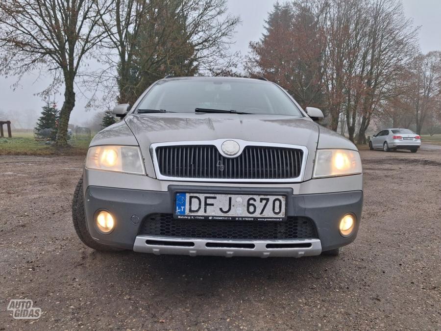 Zaļš Skoda Octavia Scout 2007 Viļņa, ar dzinēja tilpumu 2.00 L un nobraukumu 459 tūkst. km par 1900 €, foto 3 vietnē AUTOMOTO.COM.LV