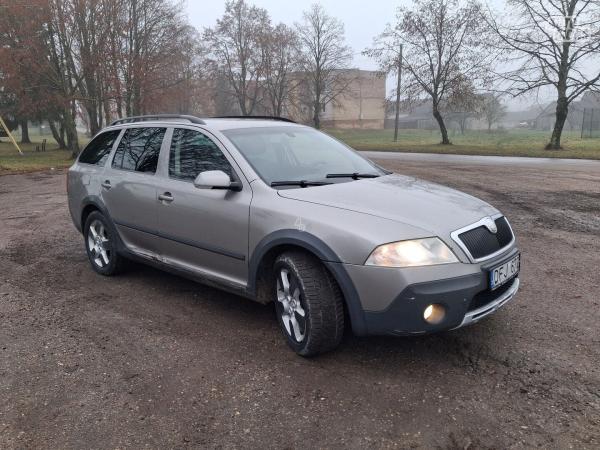 Green Skoda Octavia Scout 2007 in Vilnius, with an engine capacity of 2.00 L and mileage of 459 thousand km for 1900 €, photo 8 on AUTOMOTO.COM.LV