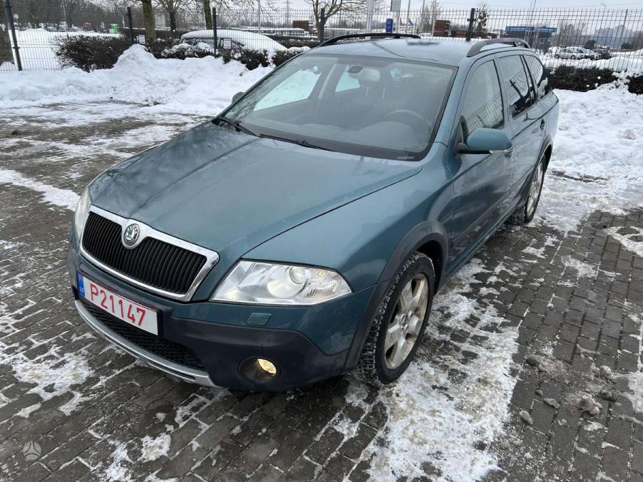 Green Skoda Octavia Scout 2008 in Kaunas, with an engine capacity of 2.00 L and mileage of 336 thousand km for 3200 €, photo 1 on AUTOMOTO.COM.LV