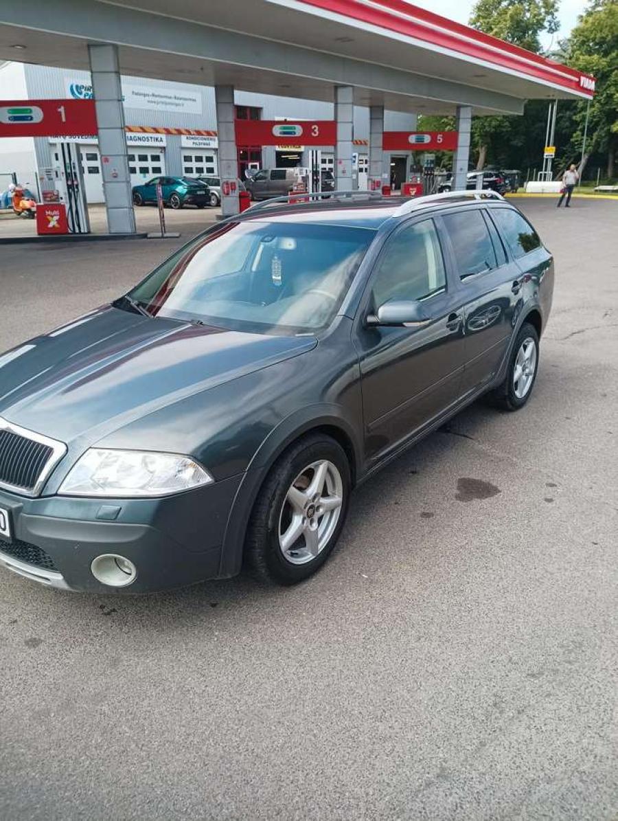 Pelēks Skoda Octavia Scout 2007 Viļņa, ar dzinēja tilpumu 2.00 L un nobraukumu 380 tūkst. km par 2150 €, foto 1 vietnē AUTOMOTO.COM.LV