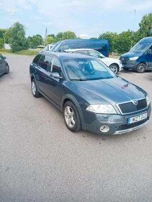 Pelēks Skoda Octavia Scout 2007 Viļņa, ar dzinēja tilpumu 2.00 L un nobraukumu 380 tūkst. km par 2150 €, foto 3 vietnē AUTOMOTO.COM.LV