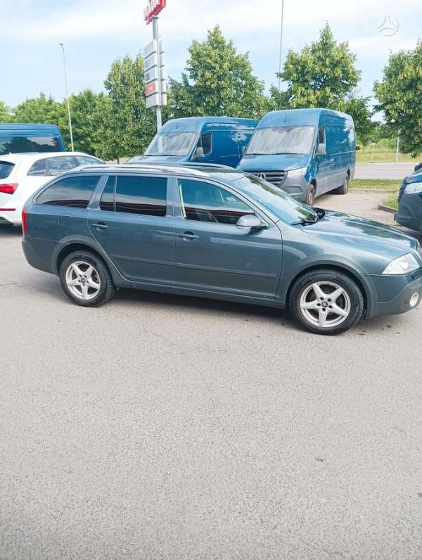 Pelēks Skoda Octavia Scout 2007 Viļņa, ar dzinēja tilpumu 2.00 L un nobraukumu 380 tūkst. km par 2150 €, foto 3 vietnē AUTOMOTO.COM.LV