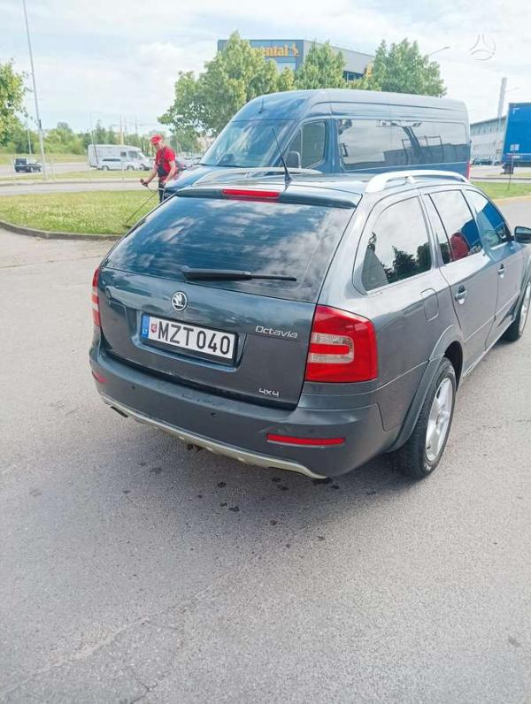 Pelēks Skoda Octavia Scout 2007 Viļņa, ar dzinēja tilpumu 2.00 L un nobraukumu 380 tūkst. km par 2150 €, foto 4 vietnē AUTOMOTO.COM.LV