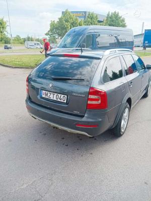 Pelēks Skoda Octavia Scout 2007 Viļņa, ar dzinēja tilpumu 2.00 L un nobraukumu 380 tūkst. km par 2150 €, foto 5 vietnē AUTOMOTO.COM.LV