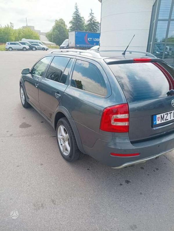 Pelēks Skoda Octavia Scout 2007 Viļņa, ar dzinēja tilpumu 2.00 L un nobraukumu 380 tūkst. km par 2150 €, foto 5 vietnē AUTOMOTO.COM.LV
