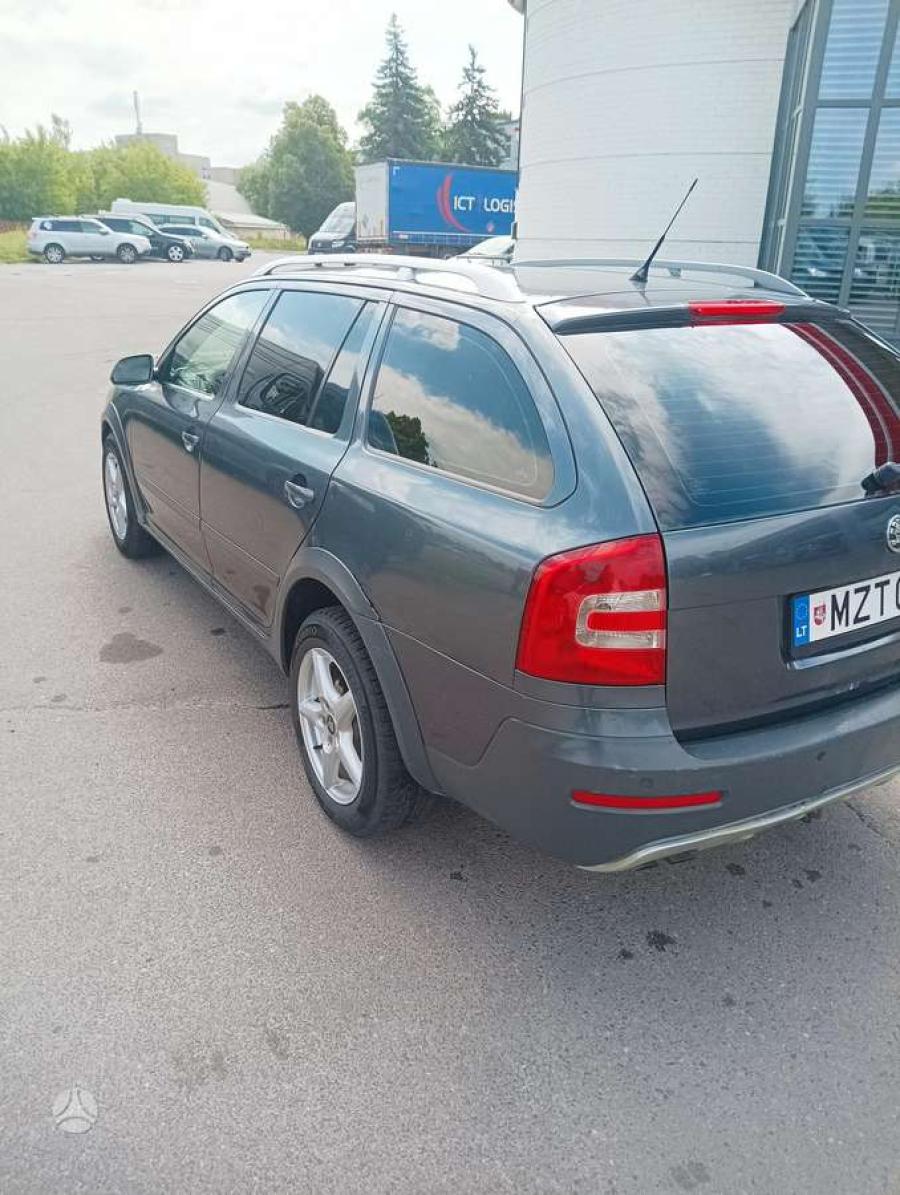 Pelēks Skoda Octavia Scout 2007 Viļņa, ar dzinēja tilpumu 2.00 L un nobraukumu 380 tūkst. km par 2150 €, foto 6 vietnē AUTOMOTO.COM.LV
