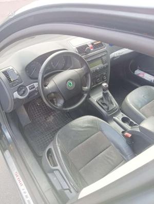 Pelēks Skoda Octavia Scout 2007 Viļņa, ar dzinēja tilpumu 2.00 L un nobraukumu 380 tūkst. km par 2150 €, foto 7 vietnē AUTOMOTO.COM.LV