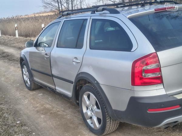 Grey Skoda Octavia Scout 2007 in Marijampole, with an engine capacity of 2.00 L and mileage of 298 thousand km for 2800 €, photo 4 on AUTOMOTO.COM.LV
