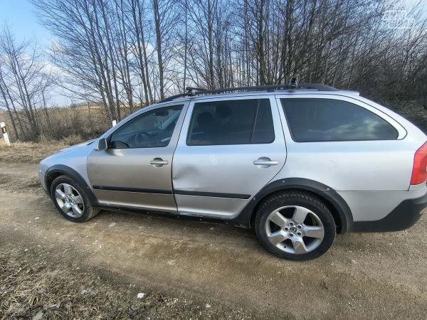 Grey Skoda Octavia Scout 2007 in Marijampole, with an engine capacity of 2.00 L and mileage of 298 thousand km for 2800 €, photo 5 on AUTOMOTO.COM.LV
