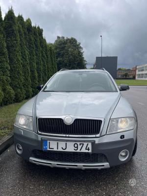 Grey Skoda Octavia Scout 2007 in Kaunas, with an engine capacity of 2.00 L and mileage of 320 thousand km for 1450 €, photo 4 on AUTOMOTO.COM.LV