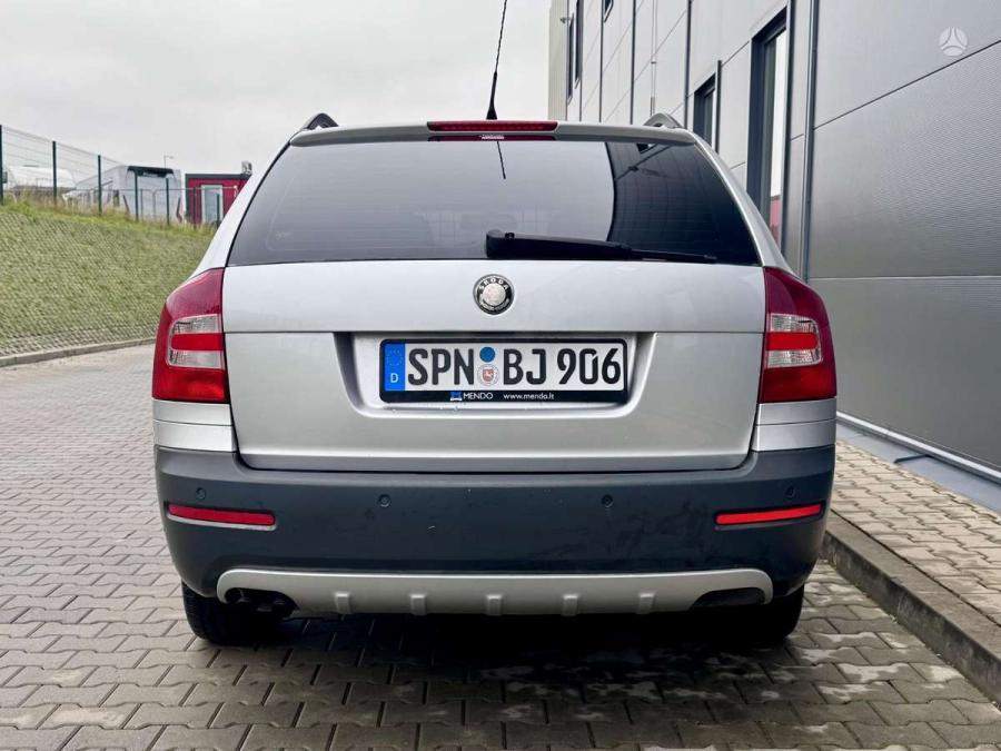 Grey Skoda Octavia Scout 2008 in Vilnius, with an engine capacity of 1.99 L and mileage of 280 thousand km for 4790 €, photo 4 on AUTOMOTO.COM.LV