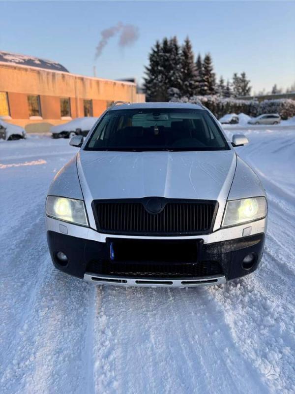 Grey Skoda Octavia Scout 2008 in Vilnius, with an engine capacity of 1.98 L and mileage of 365 thousand km for 2350 €, photo 4 on AUTOMOTO.COM.LV
