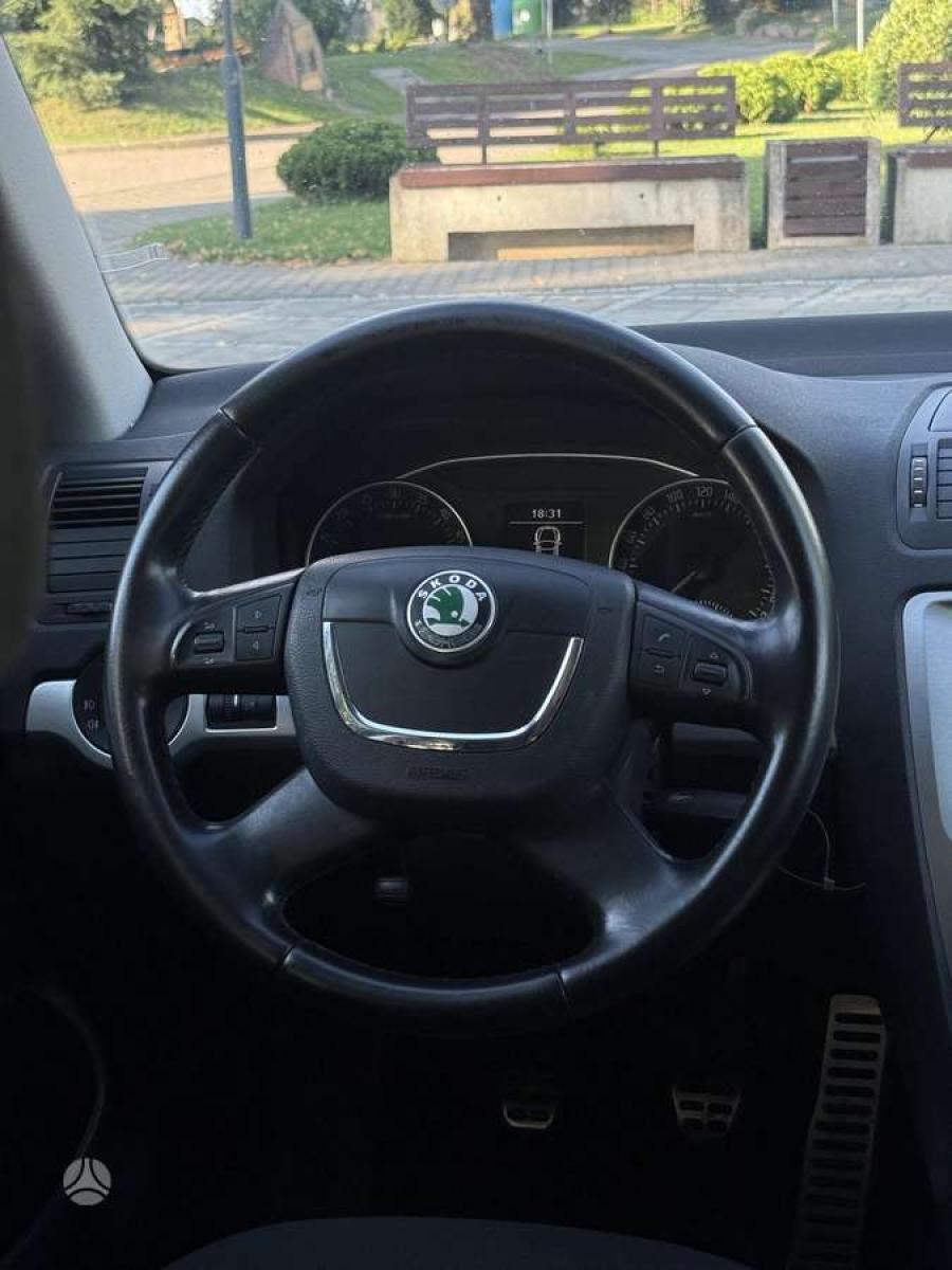 Pelēks Skoda Octavia Scout 2012 Viļņa, ar dzinēja tilpumu 2.00 L un nobraukumu 285 tūkst. km par 4950 €, foto 17 vietnē AUTOMOTO.COM.LV