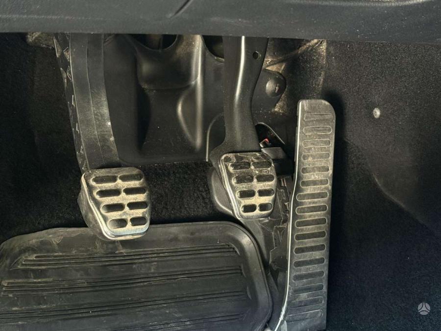 Pelēks Skoda Octavia Scout 2012 Viļņa, ar dzinēja tilpumu 2.00 L un nobraukumu 285 tūkst. km par 4950 €, foto 19 vietnē AUTOMOTO.COM.LV