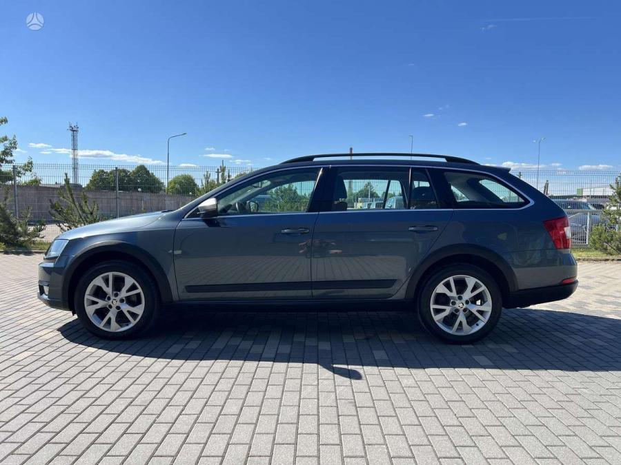 Grey Skoda Octavia Scout 2015 in Siauliai, with an engine capacity of 1.97 L and mileage of 241 thousand km for 8700 €, photo 6 on AUTOMOTO.COM.LV