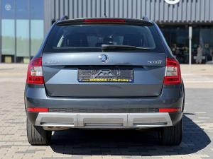 Grey Skoda Octavia Scout 2015 in Siauliai, with an engine capacity of 1.97 L and mileage of 241 thousand km for 8700 €, photo 7 on AUTOMOTO.COM.LV