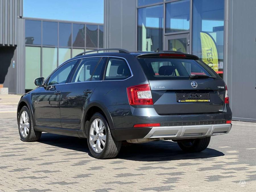 Grey Skoda Octavia Scout 2015 in Siauliai, with an engine capacity of 1.97 L and mileage of 241 thousand km for 8700 €, photo 8 on AUTOMOTO.COM.LV