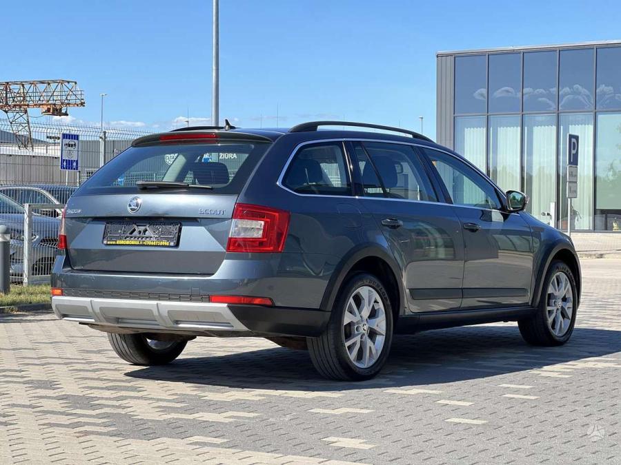 Grey Skoda Octavia Scout 2015 in Siauliai, with an engine capacity of 1.97 L and mileage of 241 thousand km for 8700 €, photo 9 on AUTOMOTO.COM.LV