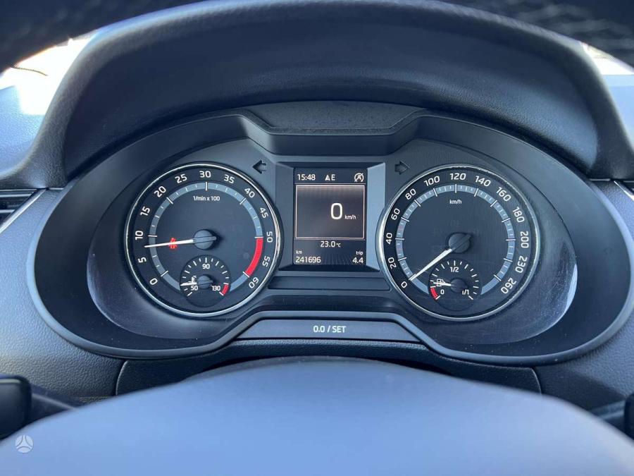 Grey Skoda Octavia Scout 2015 in Siauliai, with an engine capacity of 1.97 L and mileage of 241 thousand km for 8700 €, photo 14 on AUTOMOTO.COM.LV