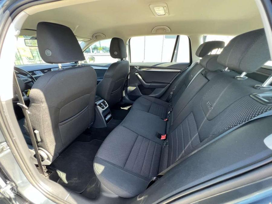 Grey Skoda Octavia Scout 2015 in Siauliai, with an engine capacity of 1.97 L and mileage of 241 thousand km for 8700 €, photo 18 on AUTOMOTO.COM.LV