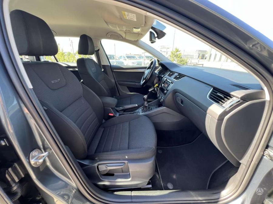 Grey Skoda Octavia Scout 2015 in Siauliai, with an engine capacity of 1.97 L and mileage of 241 thousand km for 8700 €, photo 20 on AUTOMOTO.COM.LV
