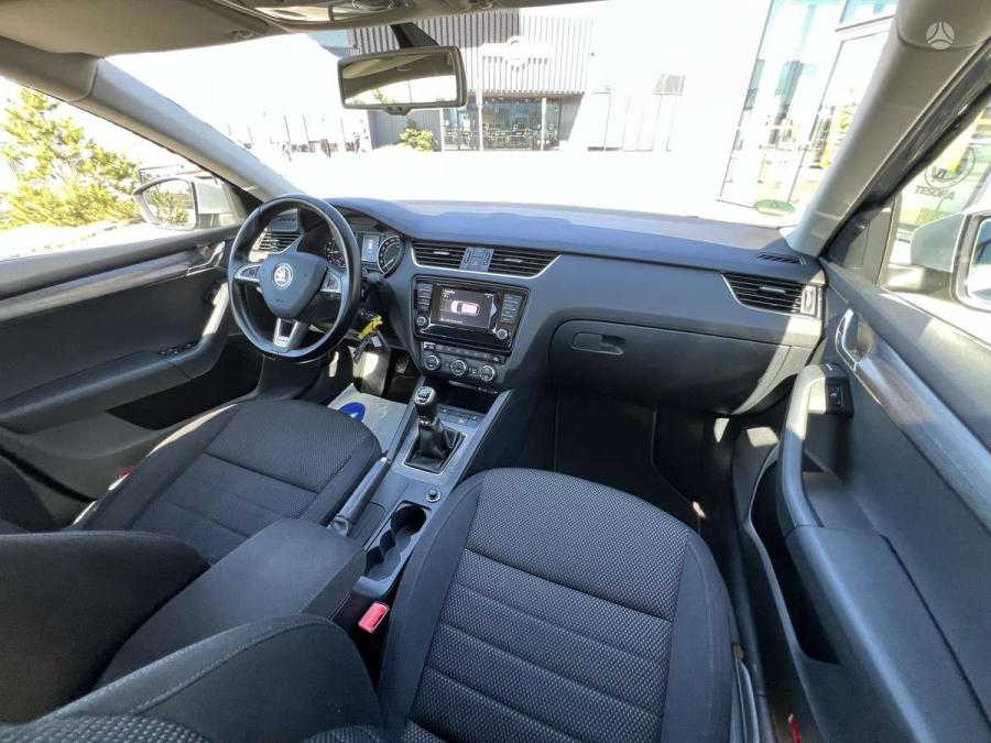 Grey Skoda Octavia Scout 2015 in Siauliai, with an engine capacity of 1.97 L and mileage of 241 thousand km for 8700 €, photo 21 on AUTOMOTO.COM.LV
