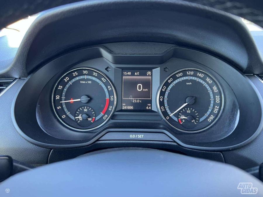 Grey Skoda Octavia Scout 2015 in Siauliai, with an engine capacity of 2.00 L and mileage of 241 thousand km for 8700 €, photo 14 on AUTOMOTO.COM.LV