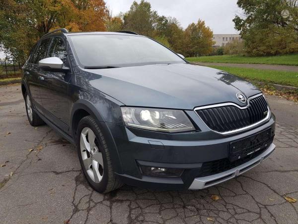 Шкода Октавия Скаут 2015 в Шяуляй на AUTOMOTO.COM.LV Серый Шкода Октавия Скаут 2015 в Шяуляй, объемом двигателя 1.97 л и пробегом 307 тыс. км за 6650 €, фото 4 на AUTOMOTO.COM.LV