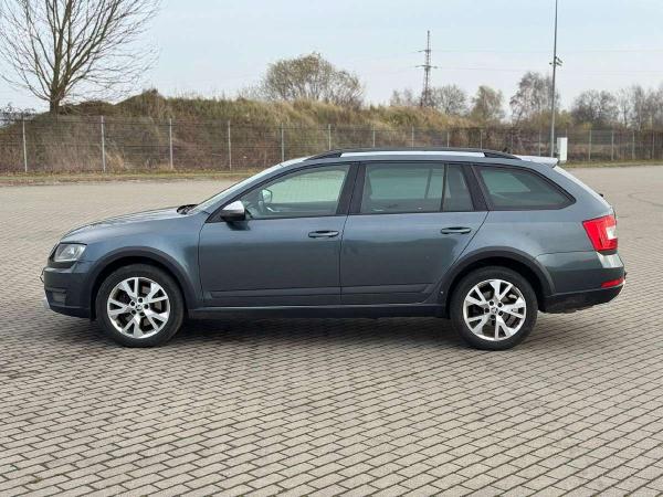 Pelēks Skoda Octavia Scout 2016 Marijampole, ar dzinēja tilpumu 1.97 L un nobraukumu 310 tūkst. km par 6700 €, foto 2 vietnē AUTOMOTO.COM.LV