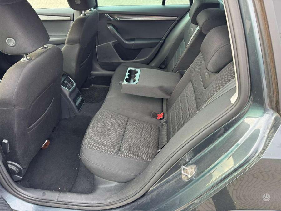 Grey Skoda Octavia Scout 2016 in Marijampole, with an engine capacity of 1.97 L and mileage of 310 thousand km for 6700 €, photo 12 on AUTOMOTO.COM.LV