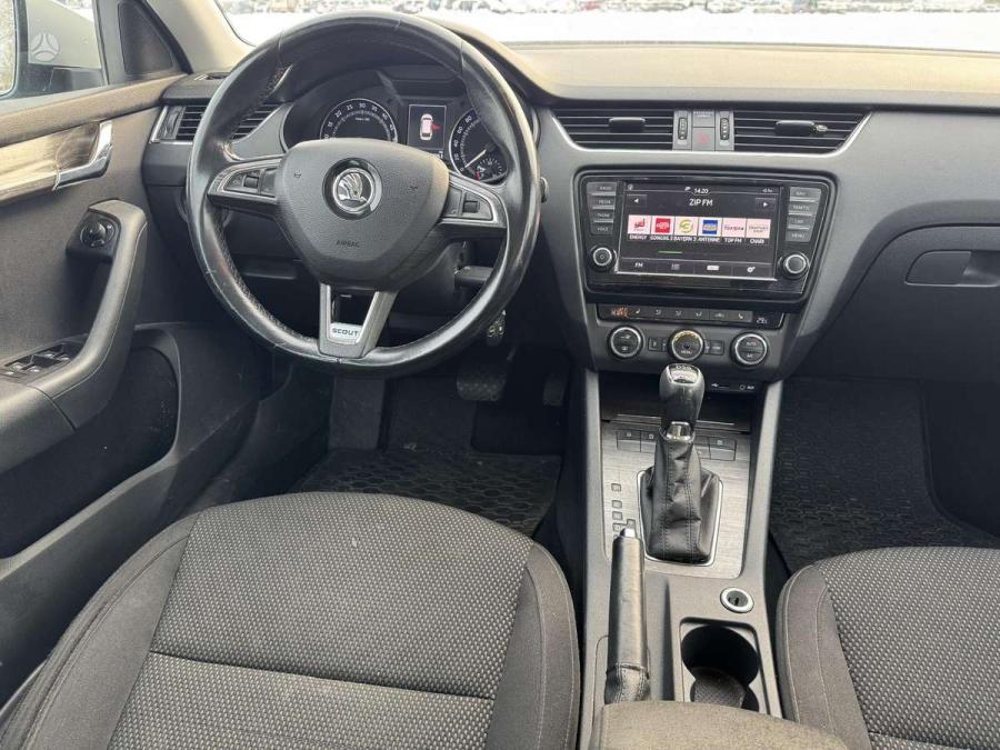 Grey Skoda Octavia Scout 2016 in Marijampole, with an engine capacity of 1.97 L and mileage of 310 thousand km for 6600 €, photo 10 on AUTOMOTO.COM.LV
