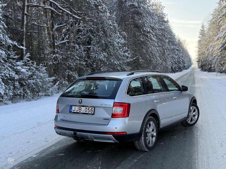 Серый Шкода Октавия Скаут 2016 в Шальчининкай, объемом двигателя 2.00 л и пробегом 400 тыс. км за 6150 €, фото 3 на AUTOMOTO.COM.LV