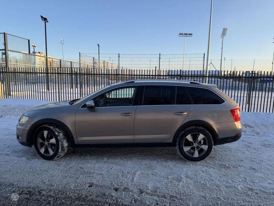 Pelēks Skoda Octavia Scout 2016 Jonava, ar dzinēja tilpumu 2.00 L un nobraukumu 279 tūkst. km par 8799 €, foto 7 vietnē AUTOMOTO.COM.LV