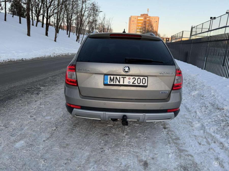Pelēks Skoda Octavia Scout 2016 Jonava, ar dzinēja tilpumu 2.00 L un nobraukumu 279 tūkst. km par 8799 €, foto 11 vietnē AUTOMOTO.COM.LV