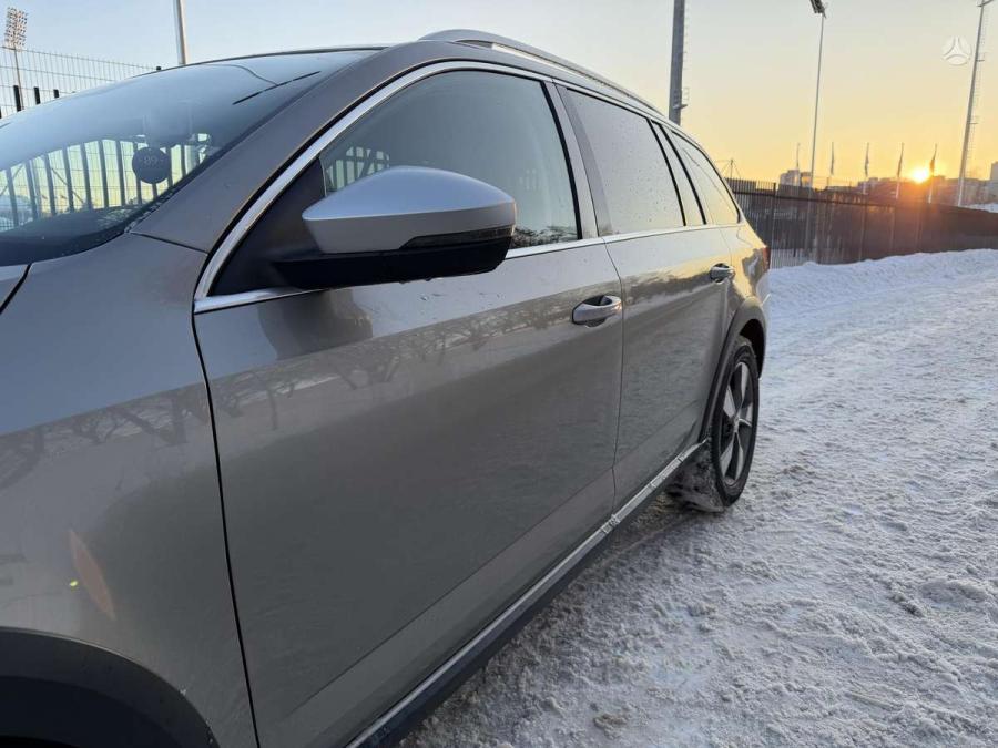 Pelēks Skoda Octavia Scout 2016 Jonava, ar dzinēja tilpumu 2.00 L un nobraukumu 279 tūkst. km par 8799 €, foto 12 vietnē AUTOMOTO.COM.LV