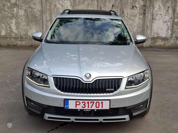 Pelēks Skoda Octavia Scout 2016 Viļņa, ar dzinēja tilpumu 2.00 L un nobraukumu 171 tūkst. km par 10500 €, foto 2 vietnē AUTOMOTO.COM.LV