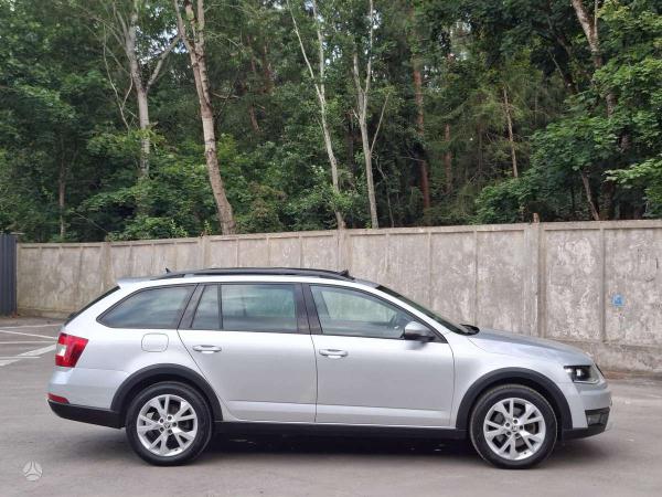 Pelēks Skoda Octavia Scout 2016 Viļņa, ar dzinēja tilpumu 2.00 L un nobraukumu 171 tūkst. km par 10500 €, foto 4 vietnē AUTOMOTO.COM.LV
